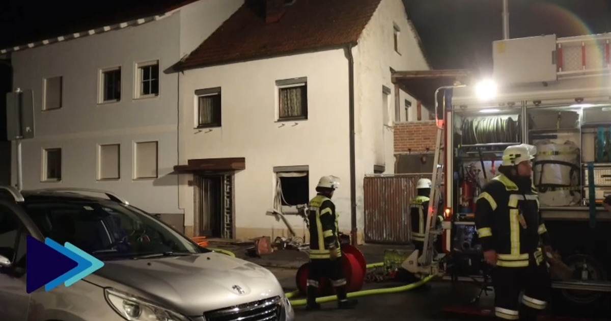 Verheerender Brand – 80jährige stirbt bei Feuer in Plattlinger Doppelhaushälfte | LFV Bayern