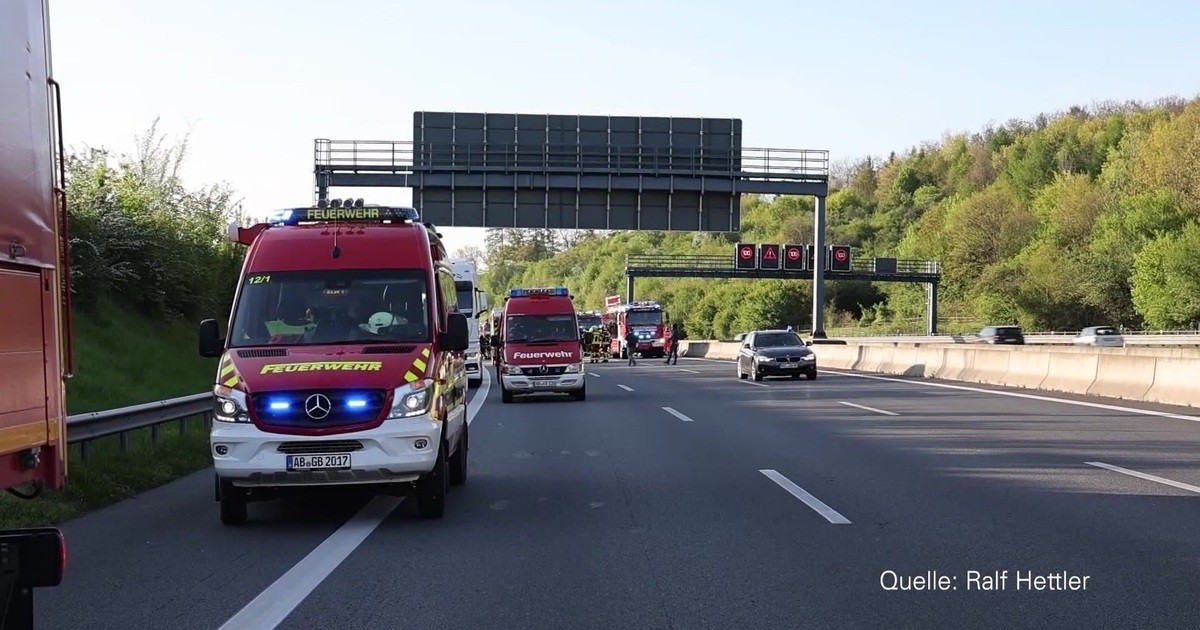 LKW-Brand auf A3 – Autobahn für knapp eine Stunde voll gesperrt | LFV Bayern