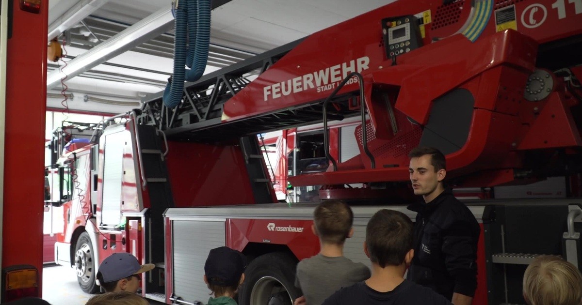 Kinder zu Besuch bei der Feuerwehr | LFV Bayern