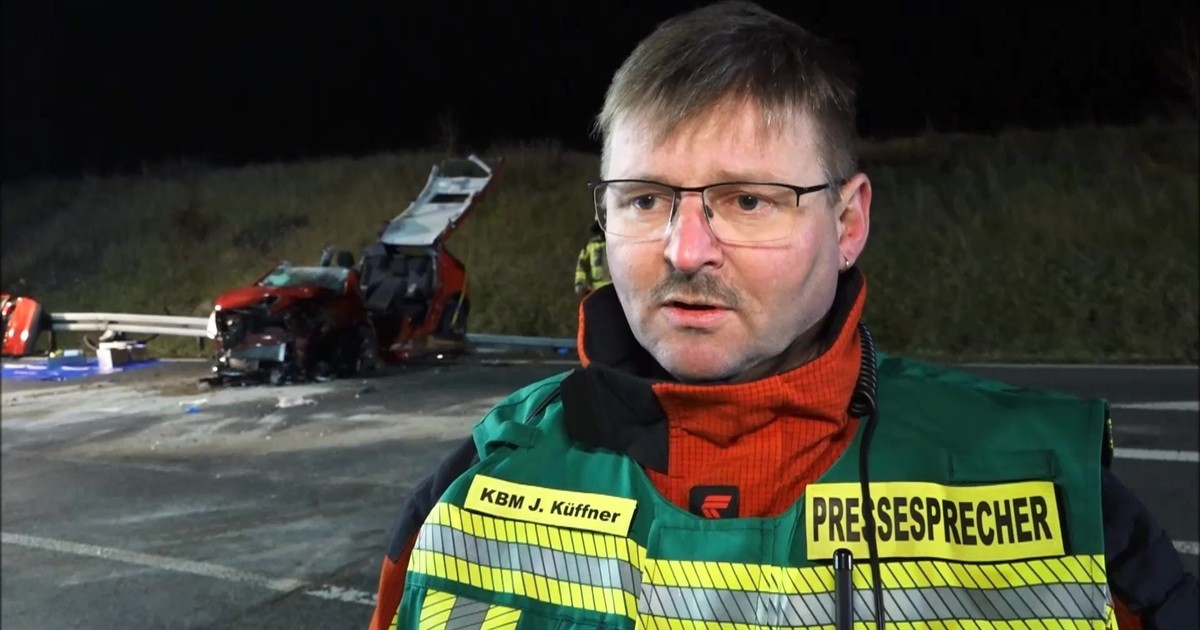 Unfall mit drei Schwerverletzten auf der B22: „Es war ein Verkehrschaos“ | LFV Bayern