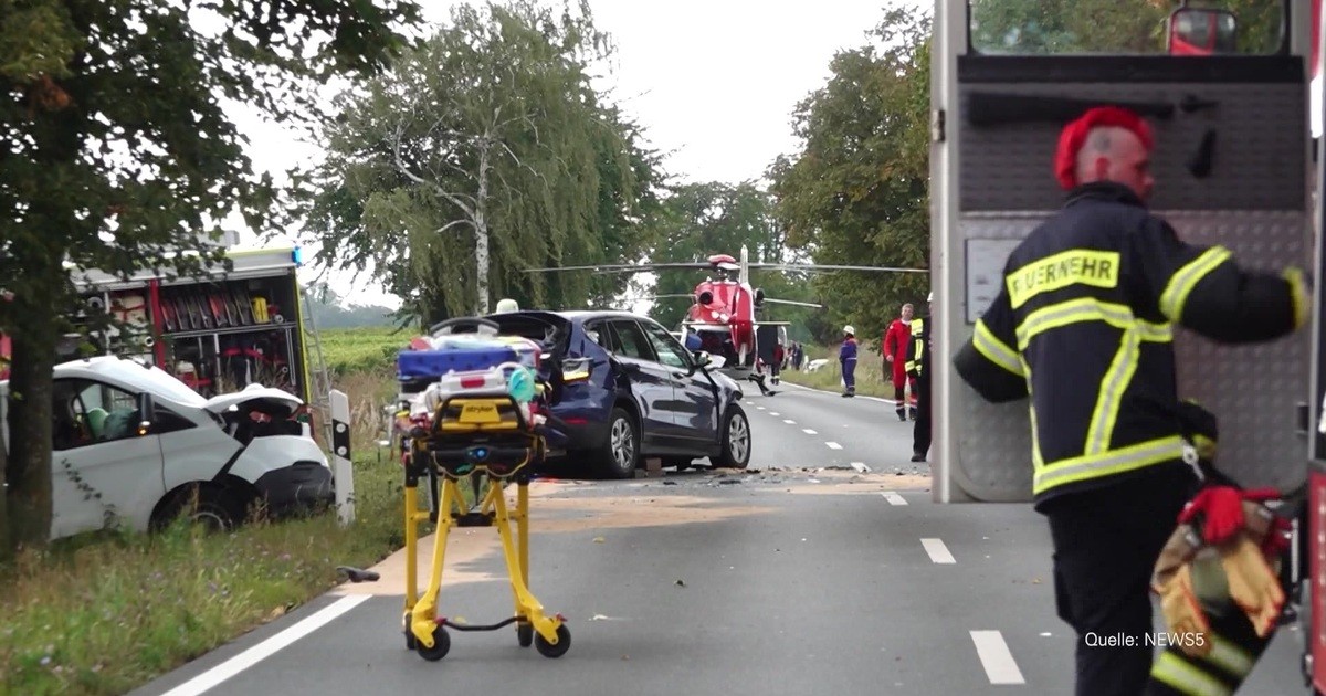 Schwerer Verkehrsunfall fordert zwei Schwerverletzte – Großeinsatz von Feuerwehr und ...