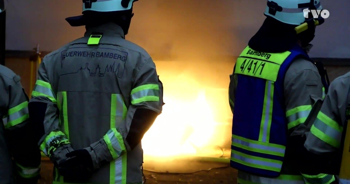 Großeinsatz in Bamberg: Mehrfamilienhaus nach Kellerbrand einsturzgefährdet | LFV Bayern