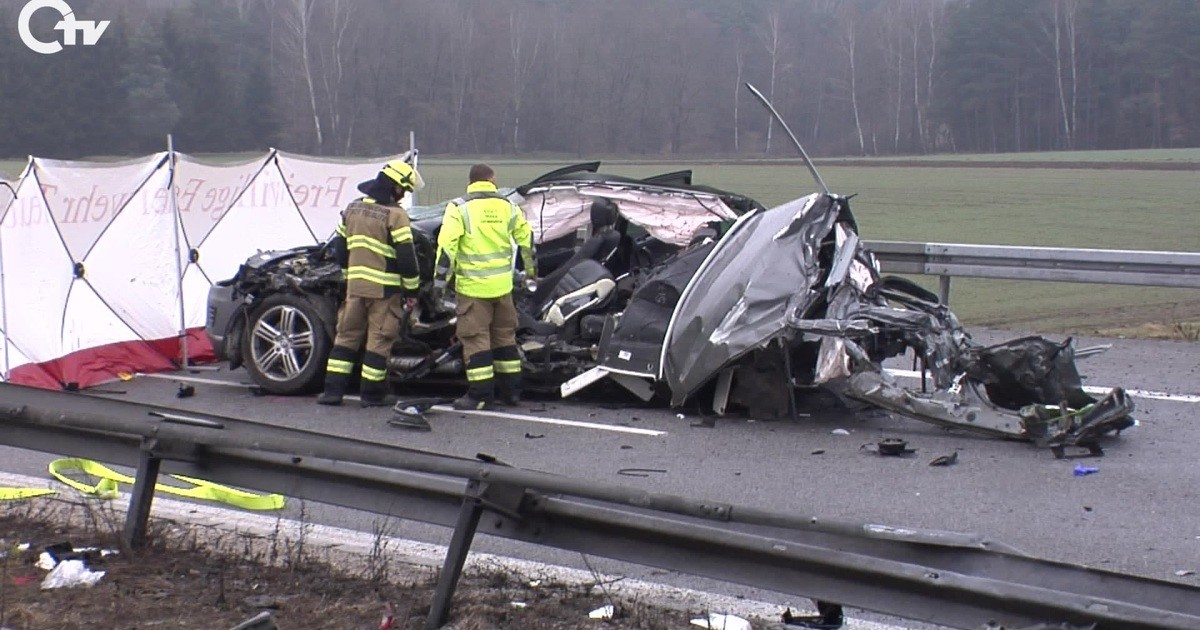 Tödlicher Unfall auf der A93: LKW gerät auf Gegenfahrbahn | LFV Bayern