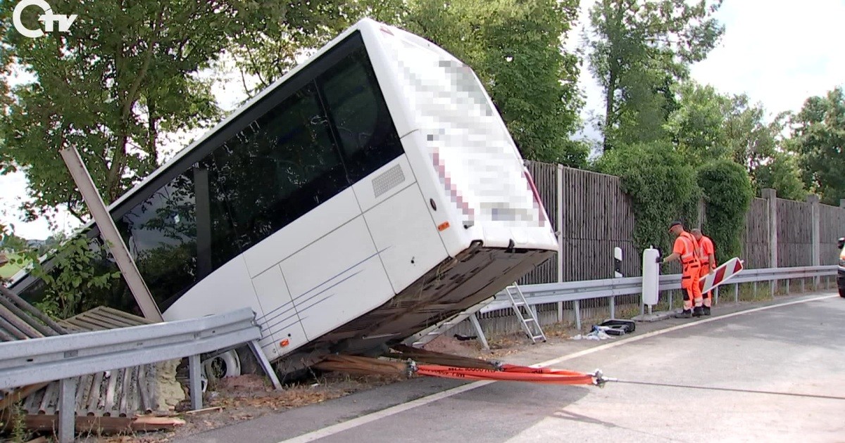 32 Verletzte nach Unfall mit Bus auf A93 bei Weiden | LFV Bayern